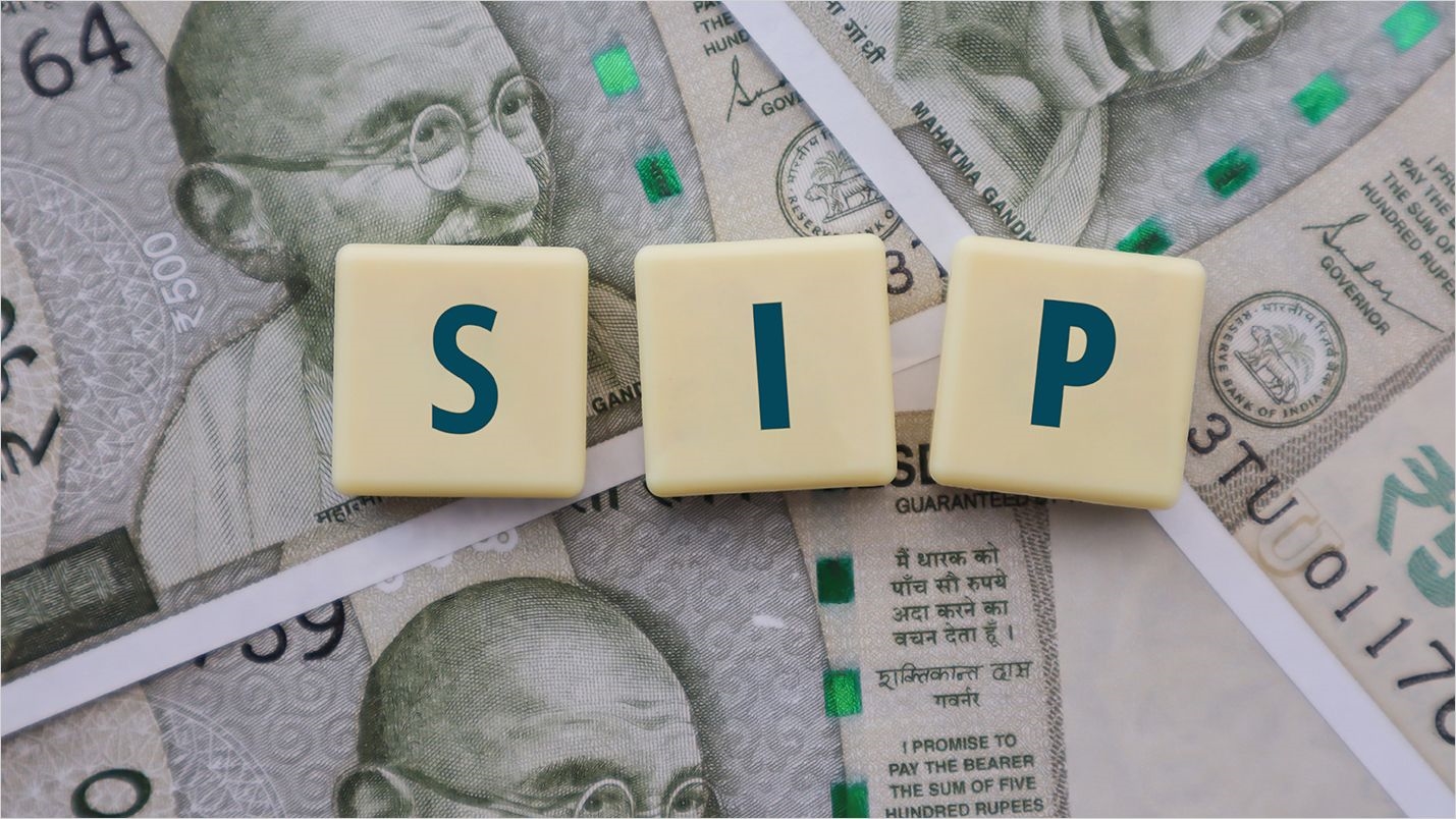 SIP Plans for Beginners 2026: लो रिस्क में पाएं हाई रिटर्न्स